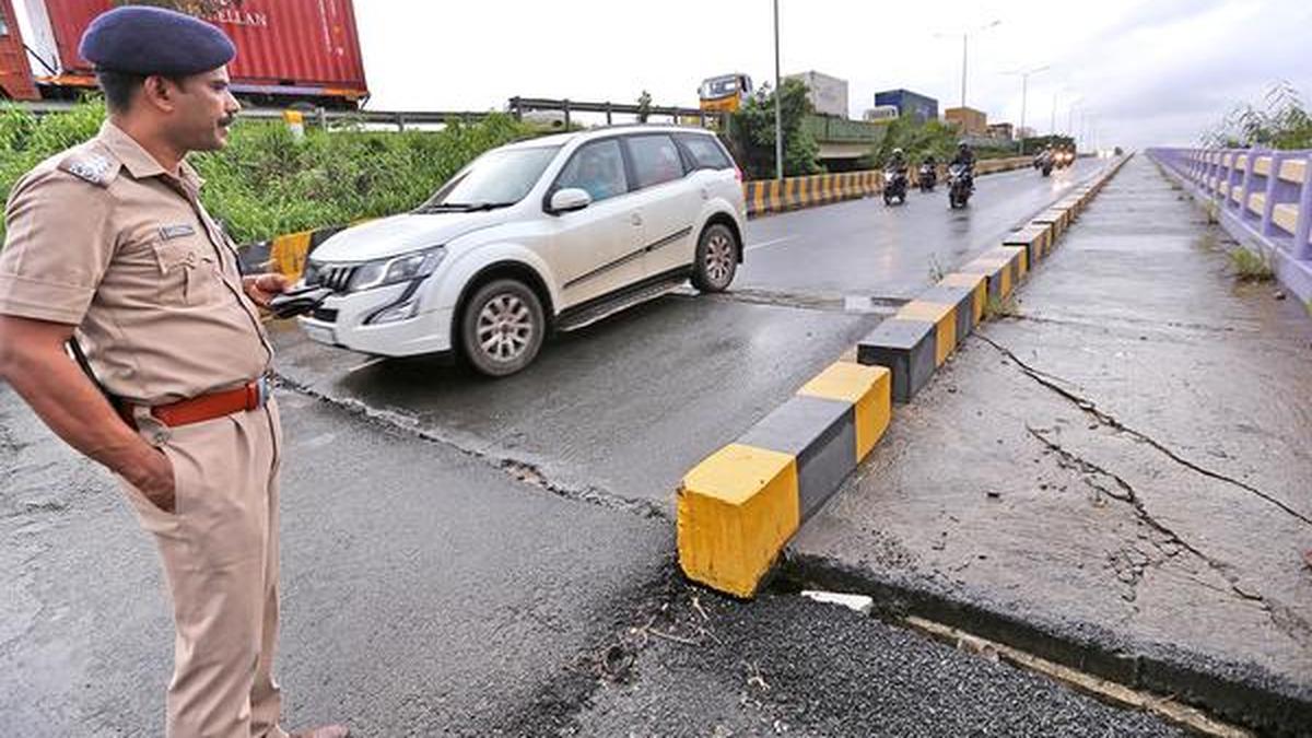 Crack detected on second Goshree bridge in Kochi - The Hindu
