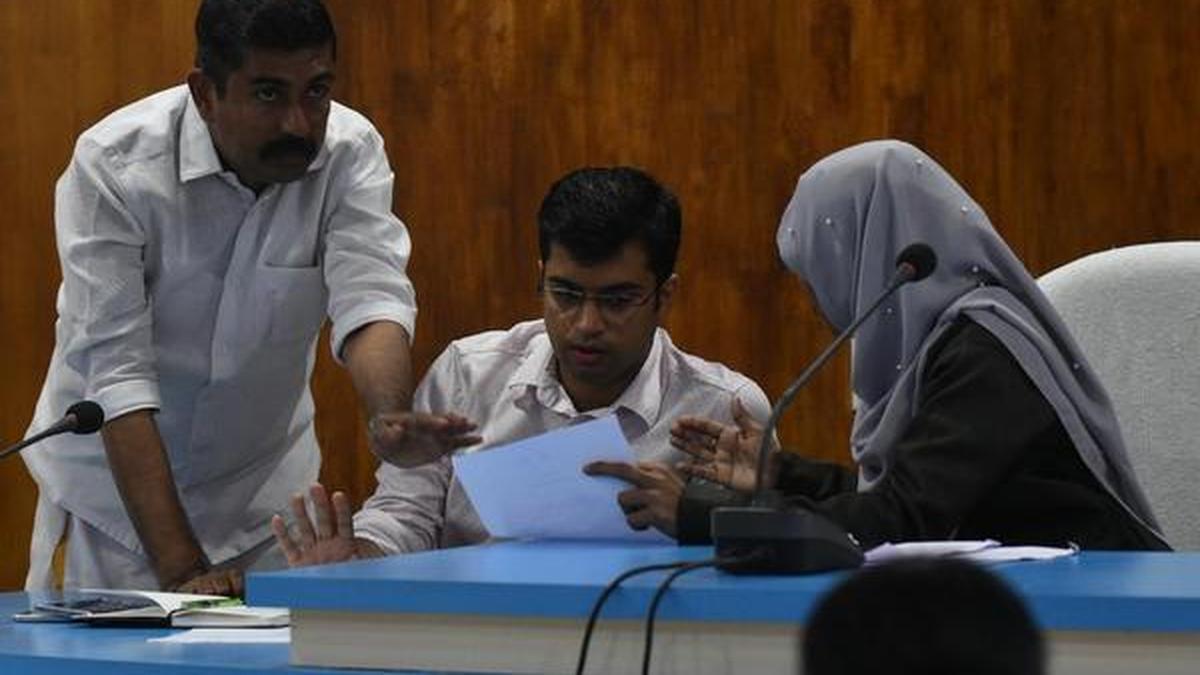 Maradu municipality refuses to endorse selection of firms for flat ...