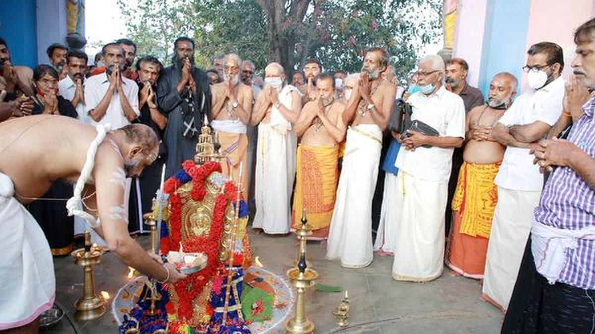 Ambalappuzha group for Petta Thullal leaves for Sabarimala - The Hindu