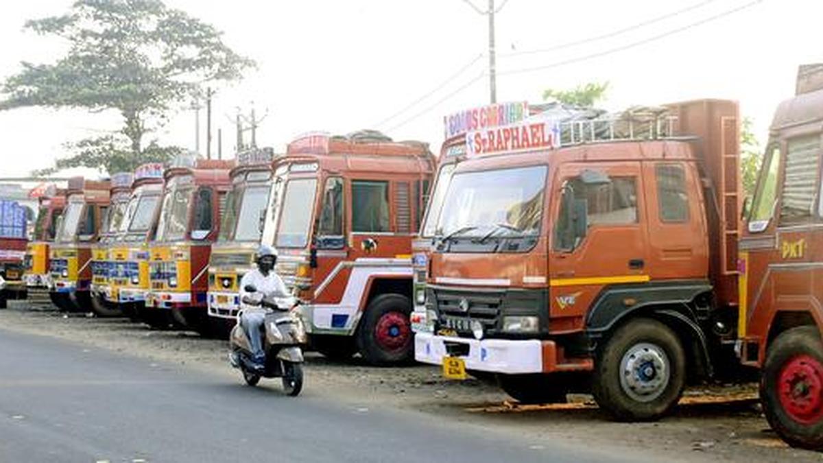 Lorry owners in Kerala plan 15% increase in rentals - The Hindu