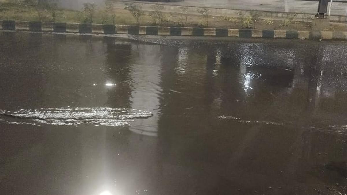 Rains worsen plight of Vyttila Mobility Hub in Ernakulam - The Hindu