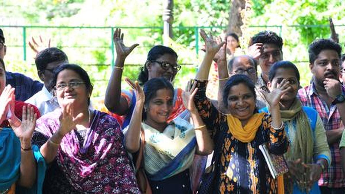 Kerala govt. urged to re-introduce news bulletins in sign languages for ...