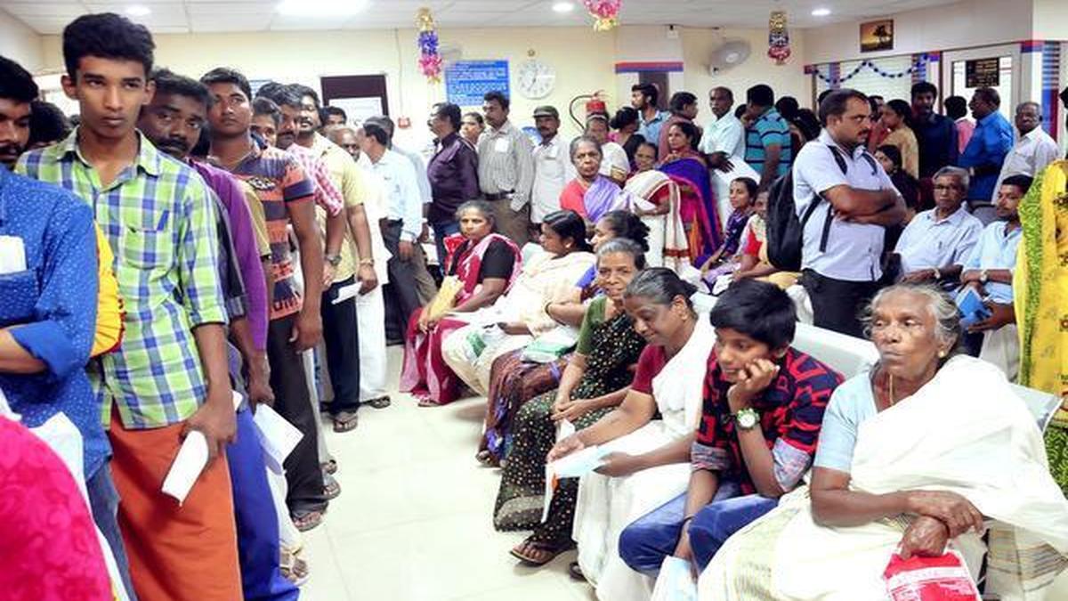 Long queues, flaring anger on day two of note exchange - The Hindu