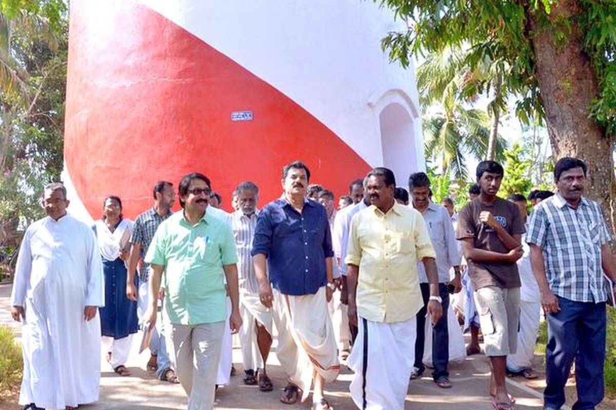 A wave of hope hits Tangasseri shores - The Hindu