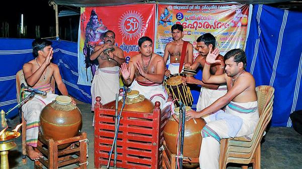 Mizhavu thayambaka wows Wandoor crowd - The Hindu