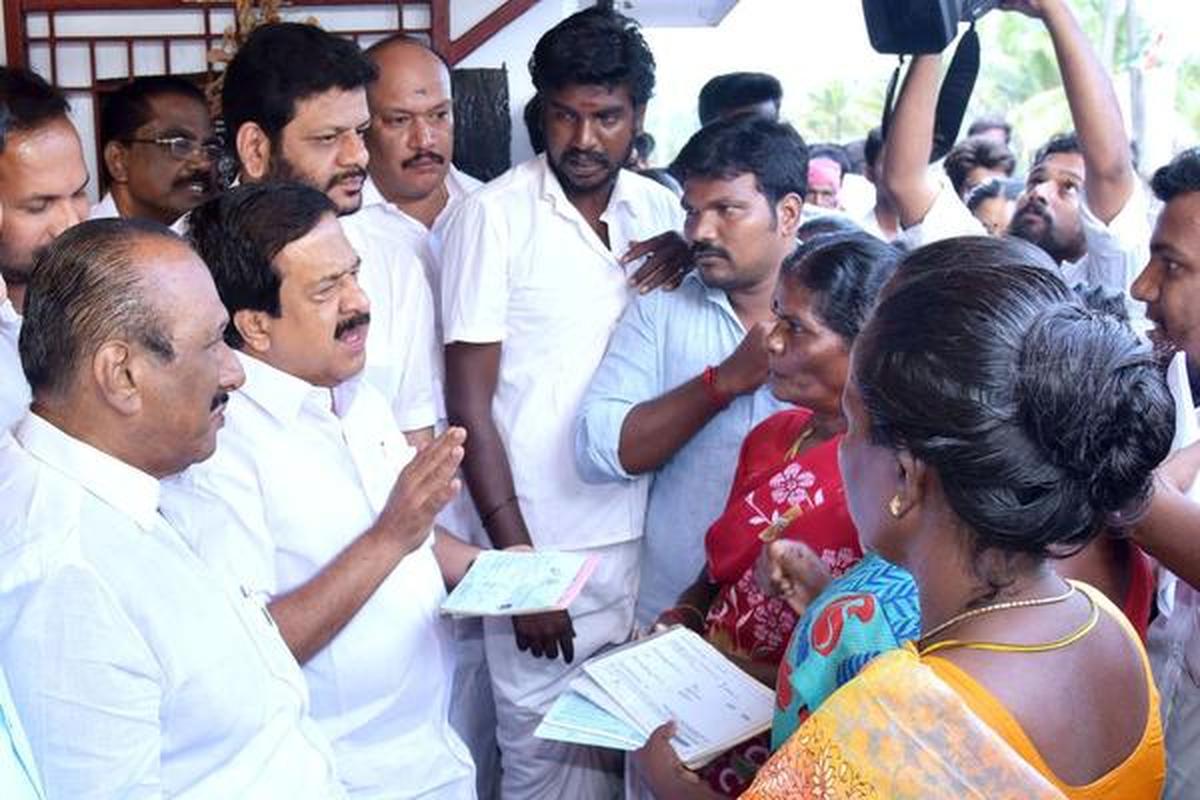 Chennithala visits Govindapuram colony - The Hindu