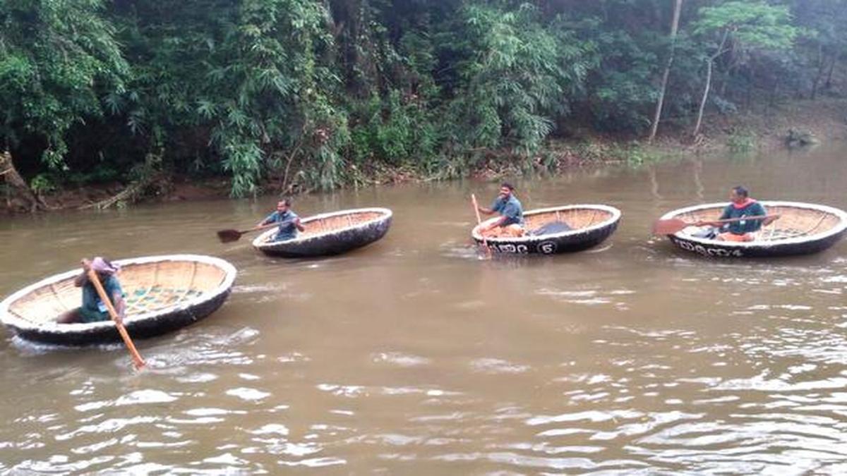 Coracle ride at Angamoozhy a hit - The Hindu