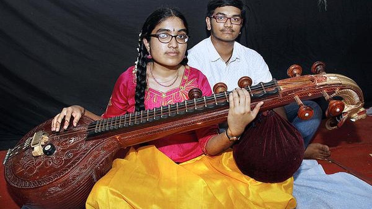 Todi does a good turn for siblings - The Hindu