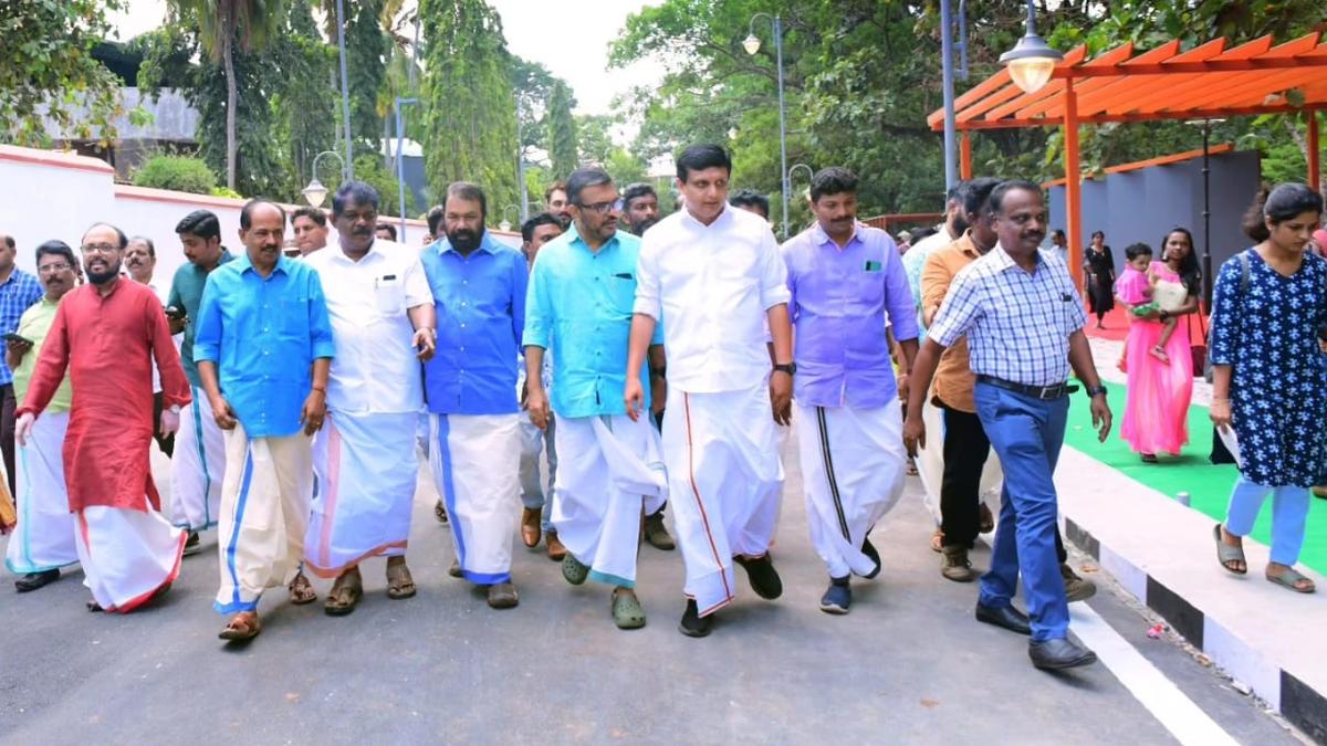 Ahead of Onam, Smart Road along Manaveeyam Veedhi thrown open to ...