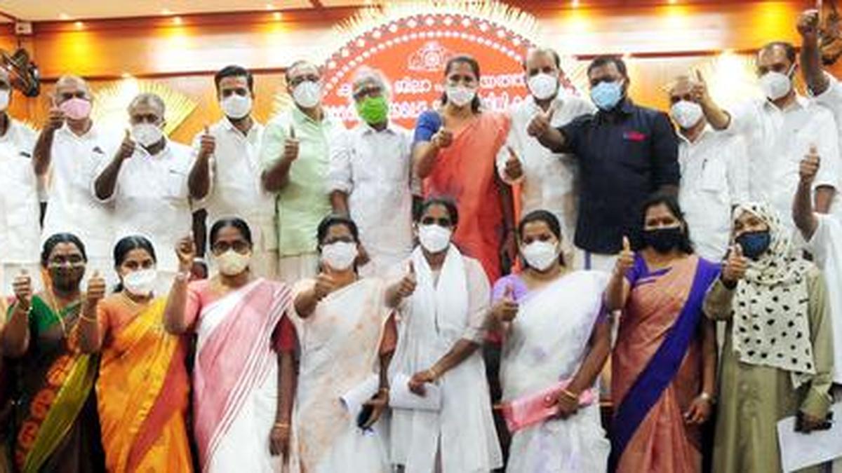 New members of Kannur Corpn., district panchayat take oath - The Hindu