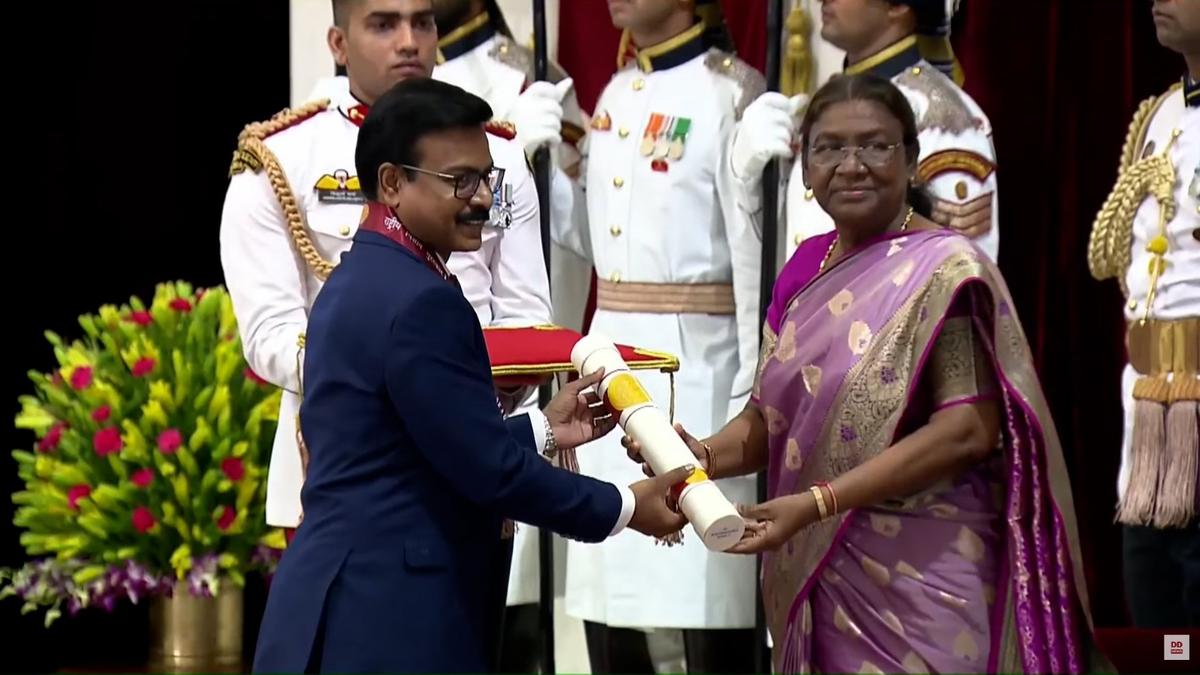 CSIR-NIIST Director receives Rashtriya Vigyan Shri Award from President ...