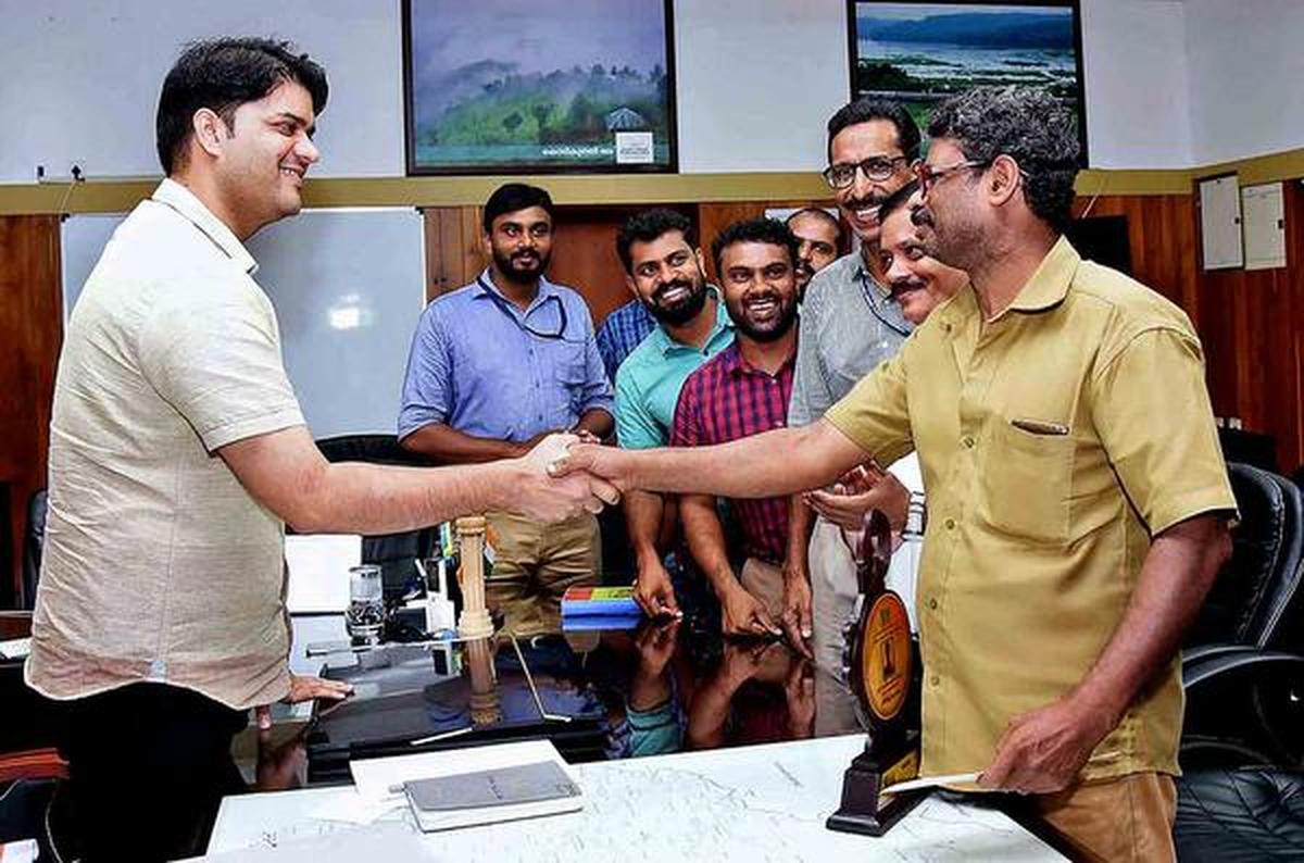 Kozhikode Bus conductor serves children’s home, turns role model - The ...