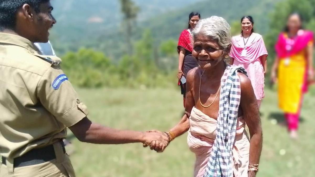 Students help Attappady tribespeople link Aadhaar, voter ID - The Hindu