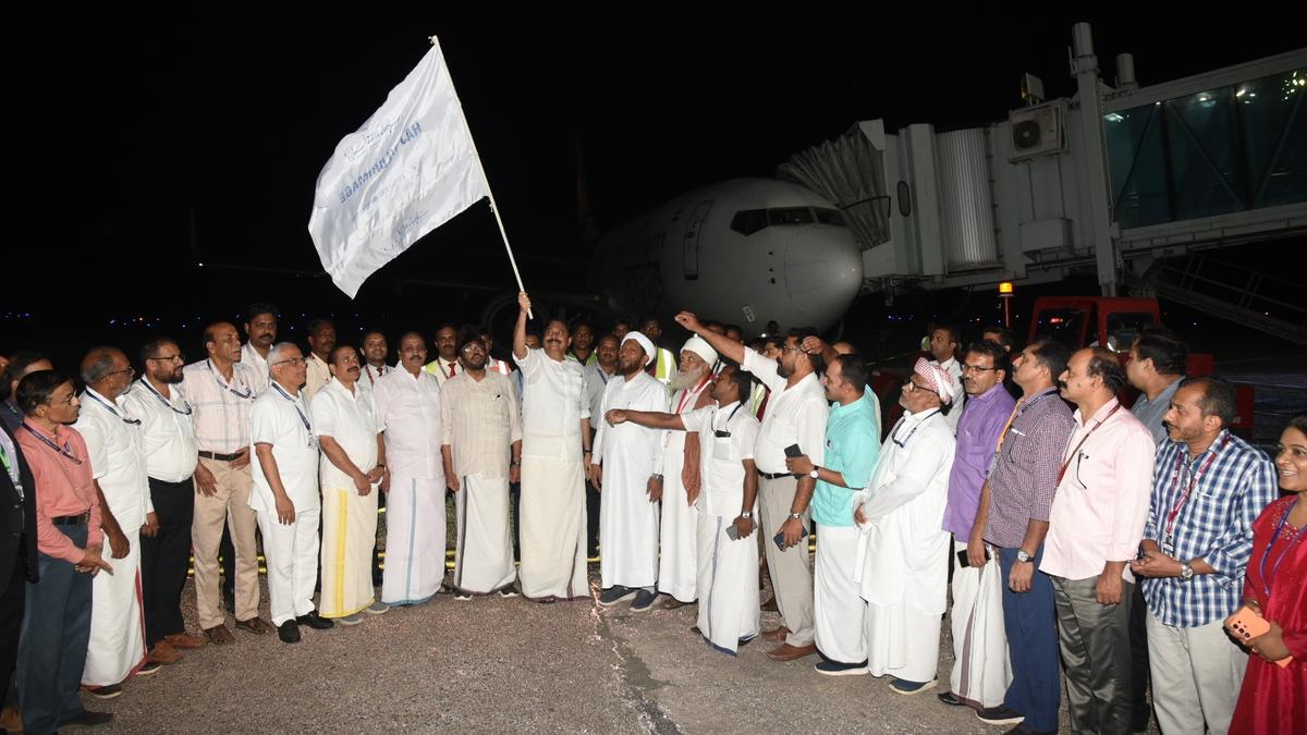 Haj flight flagged off from Karipur - The Hindu