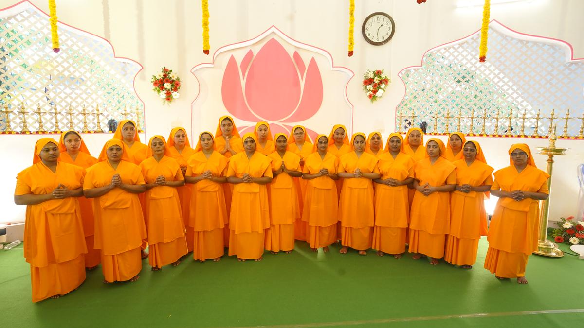 22 initiated as sanyasinis at Santhigiri Ashram - The Hindu