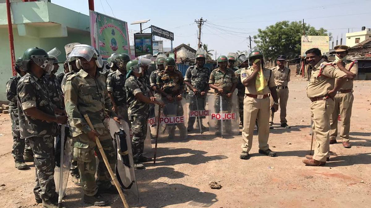 Policemen injured in communal tension at Utnoor - The Hindu