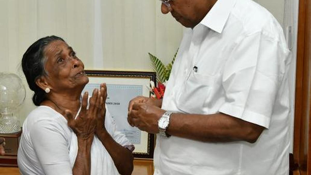 Prabhavathi Amma calls on Chief Minister - The Hindu