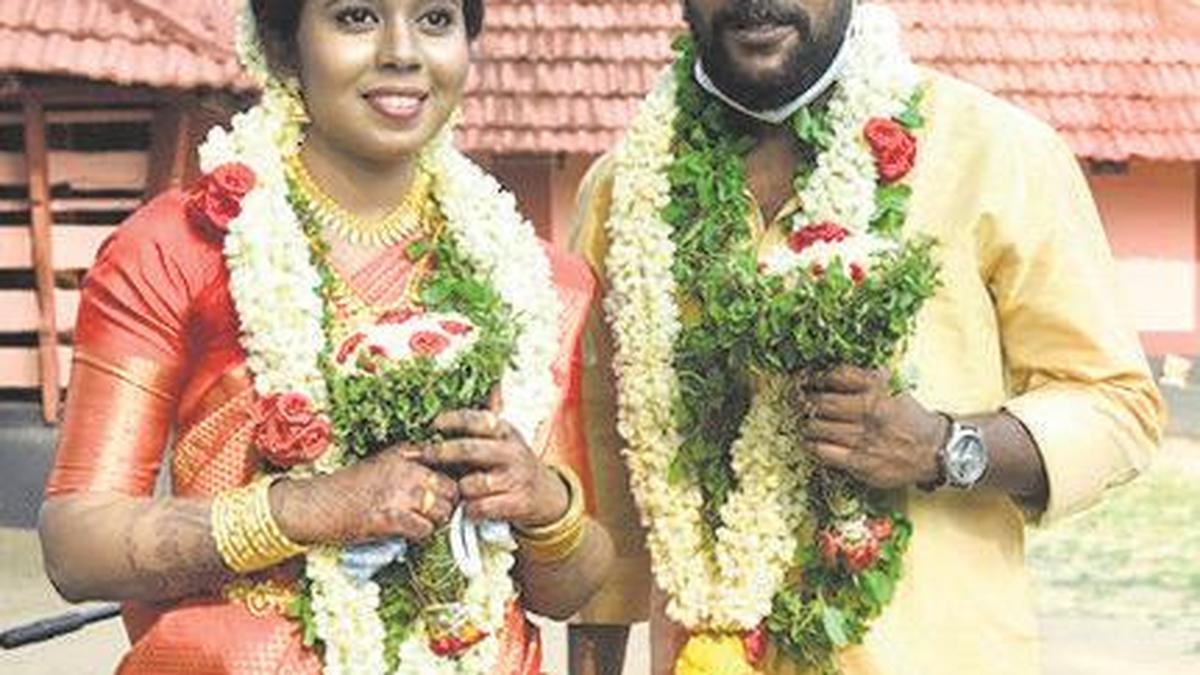Actor donates money after simple wedding - The Hindu
