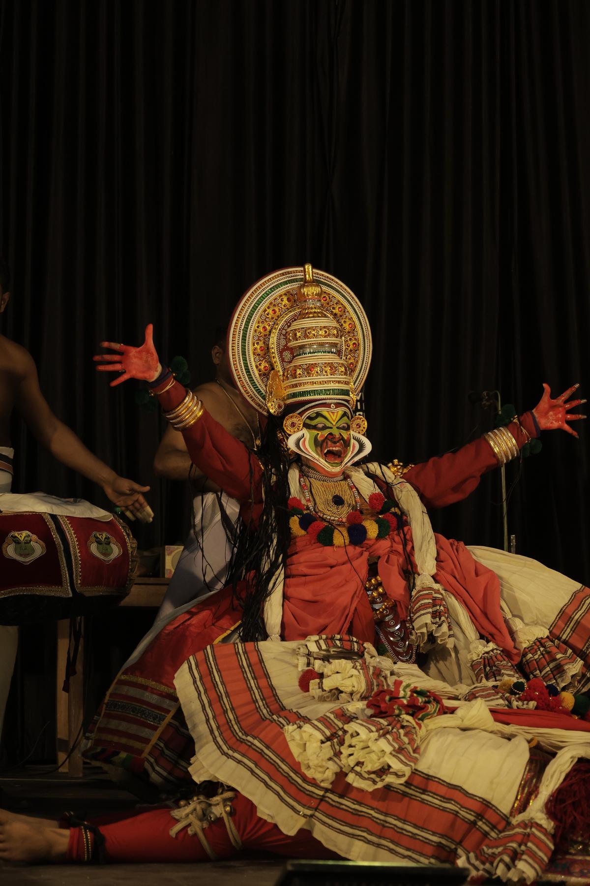 Palakkad plays host to an all-woman Kathakali show - The Hindu