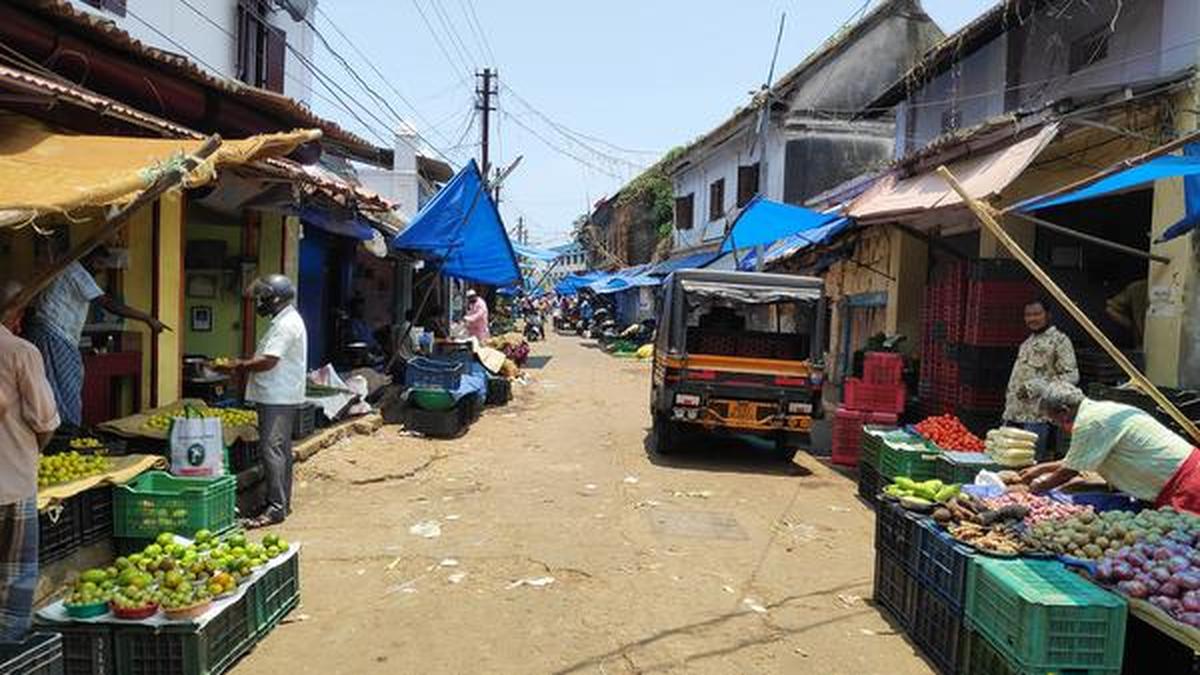 Chala bazaar devoid of Vishu shopping fervour - The Hindu