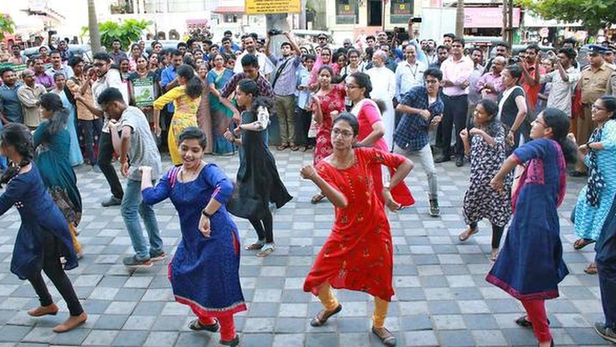 Flash mobs spreading awareness among voters - The Hindu