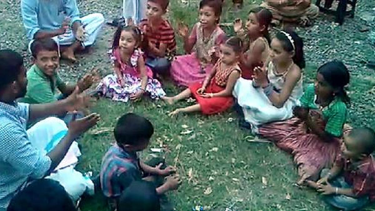 Balasangam units for children of migrant families - The Hindu