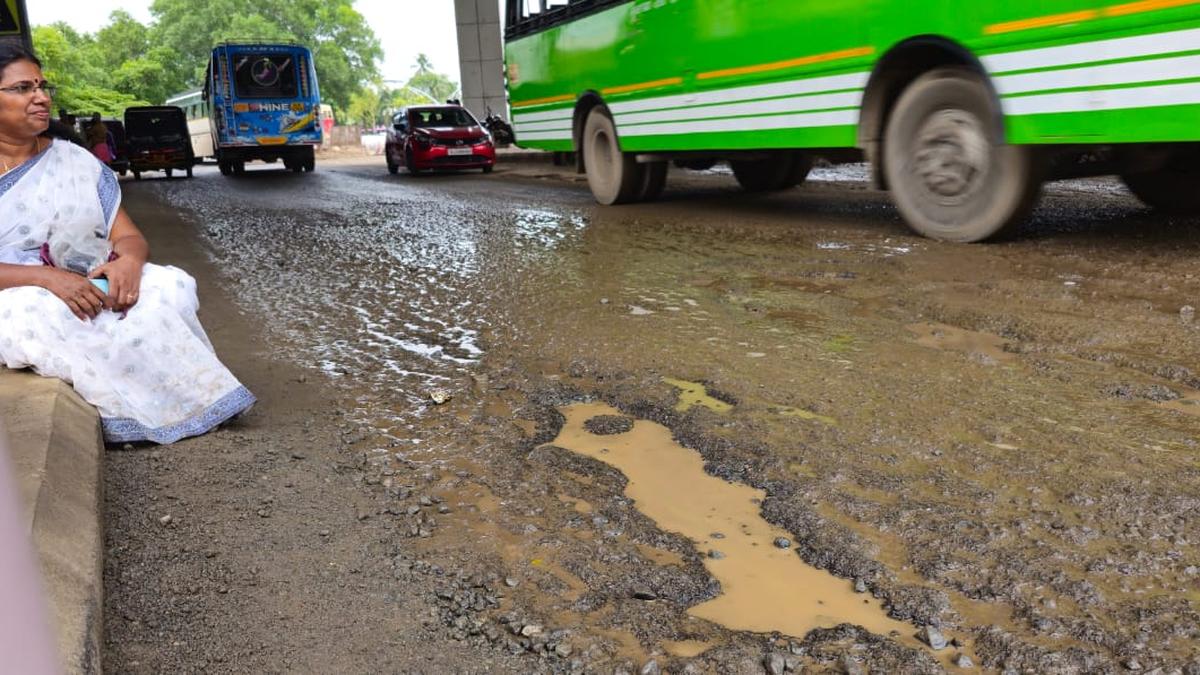 Councillor stages impromptu sit-in protest at Vyttila Mobility Hub over ...