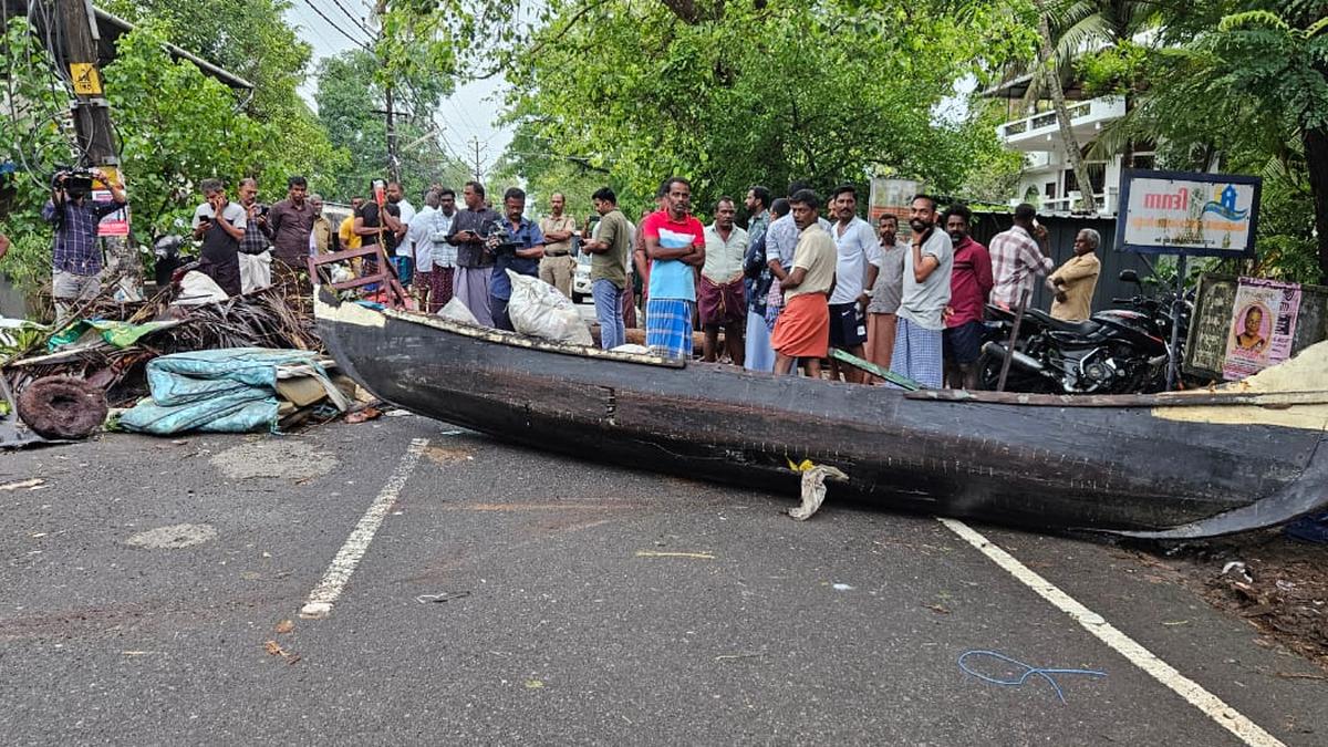 Residents block highway at Kannamaly in Kerala’s Ernakulam protesting ...