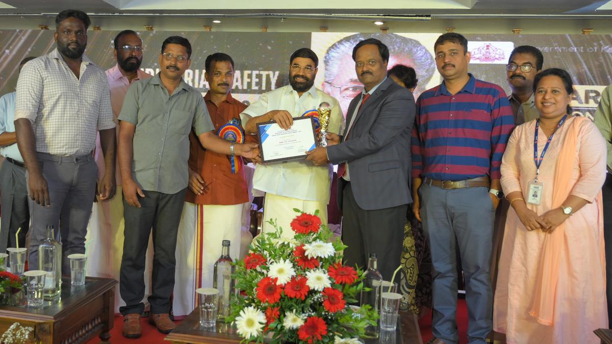 BEML Palakkad unit wins State safety award - The Hindu