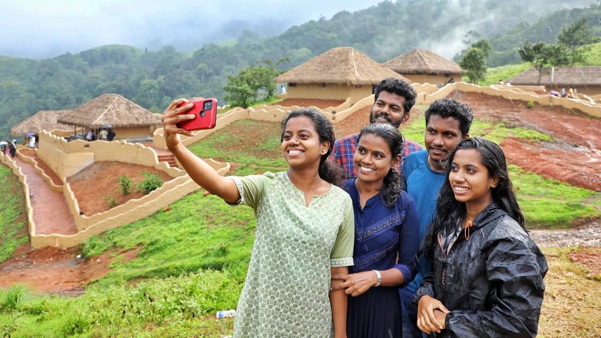 ‘En Uru’ tribal heritage village in Wayanad draws tourists in hordes ...