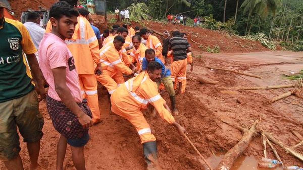 Kerala rains: Kavalappara salutes human camaraderie, dedication - The Hindu