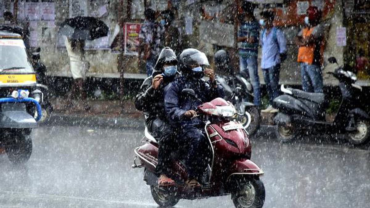 Heavy Rain Lashes Kannur District Of Kerala Several Families Shifted