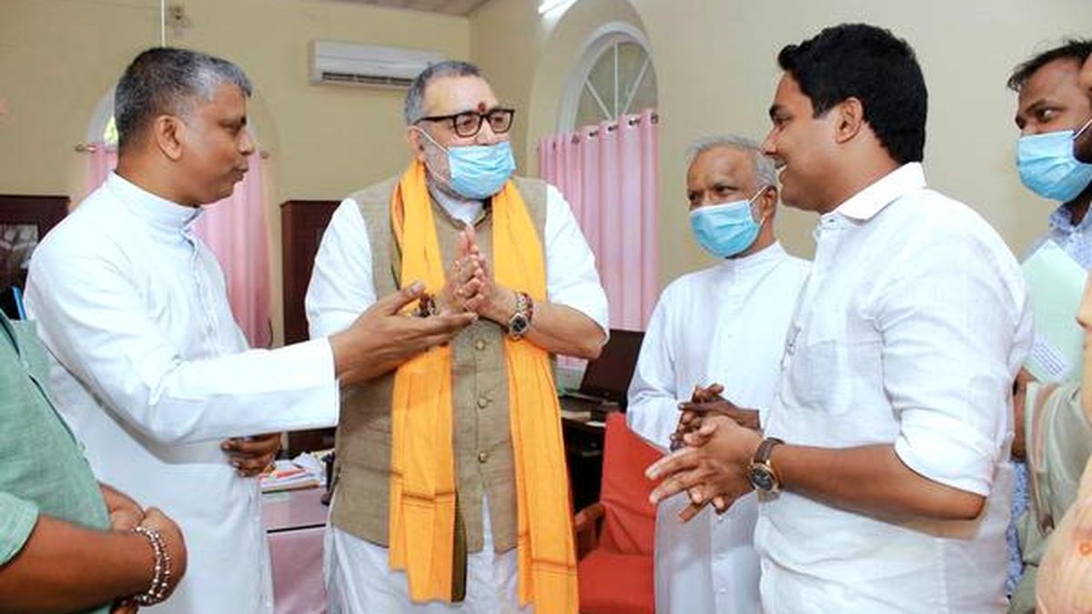 Union Minister calls on Alappuzha Bishop - The Hindu