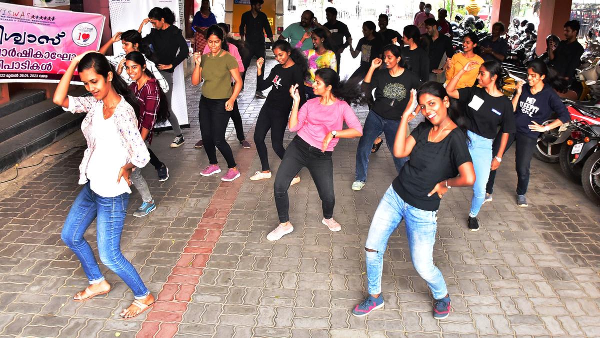 Justin Baldoni and Wife Emily Baldoni’s Relationship Timeline: Flash ...