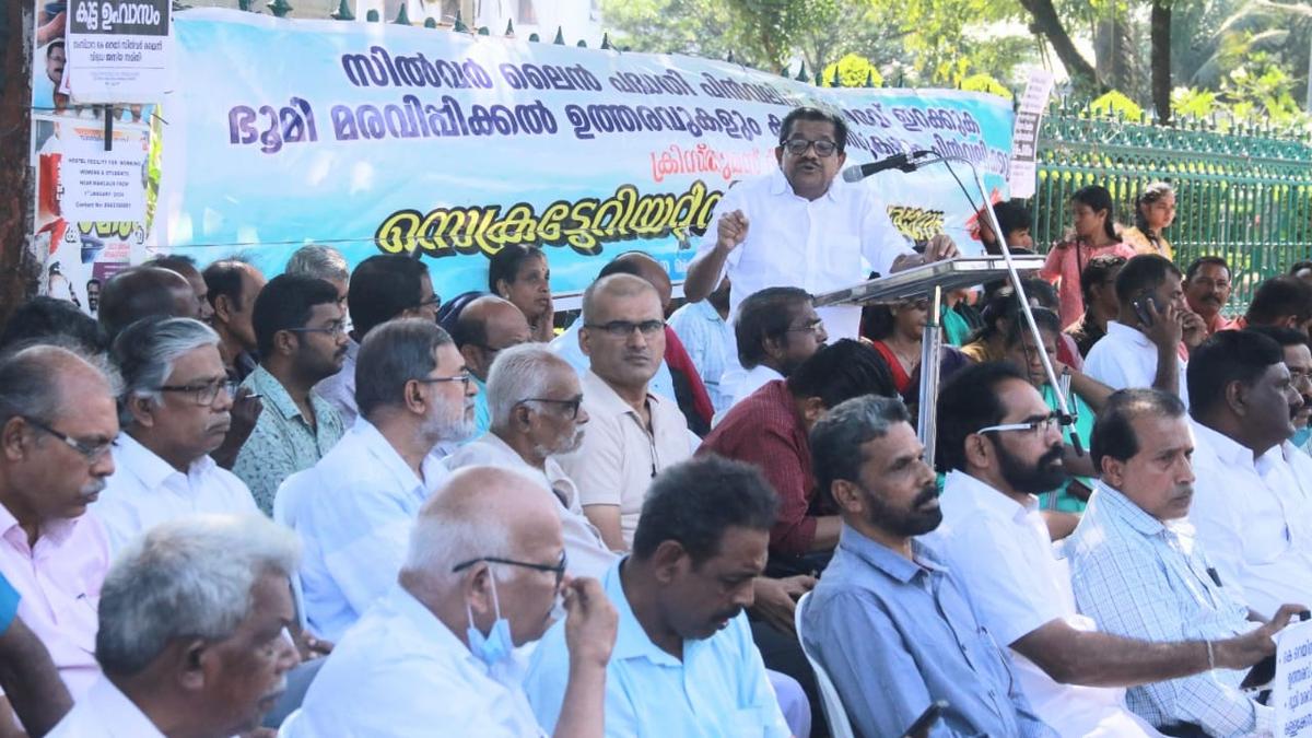 Third phase of SilverLine protest ends with Secretariat fast - The Hindu