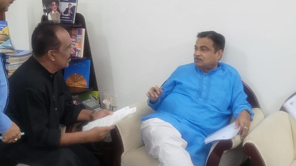 Benny Behanan holds talks with Gadkari on NH development - The Hindu