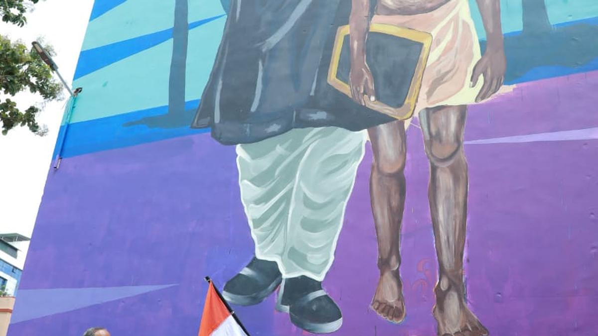 Minister launches Freedom Wall project - The Hindu