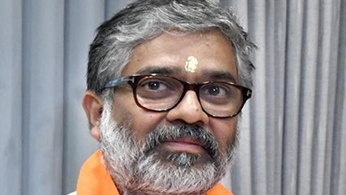 Former PM and SP leader Chandra Shekhar's son Neeraj Shekhar joins BJP ...