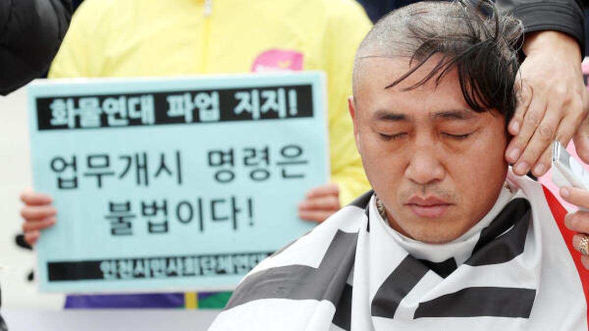 Thousands Protest In South Korea In Support Of Truckers The Hindu