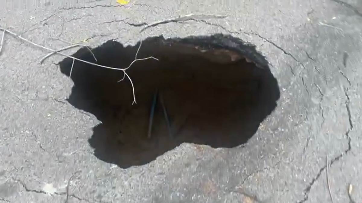 Road cave-in hits traffic between Delhi's Janakpuri and Lal Sain Mandir ...