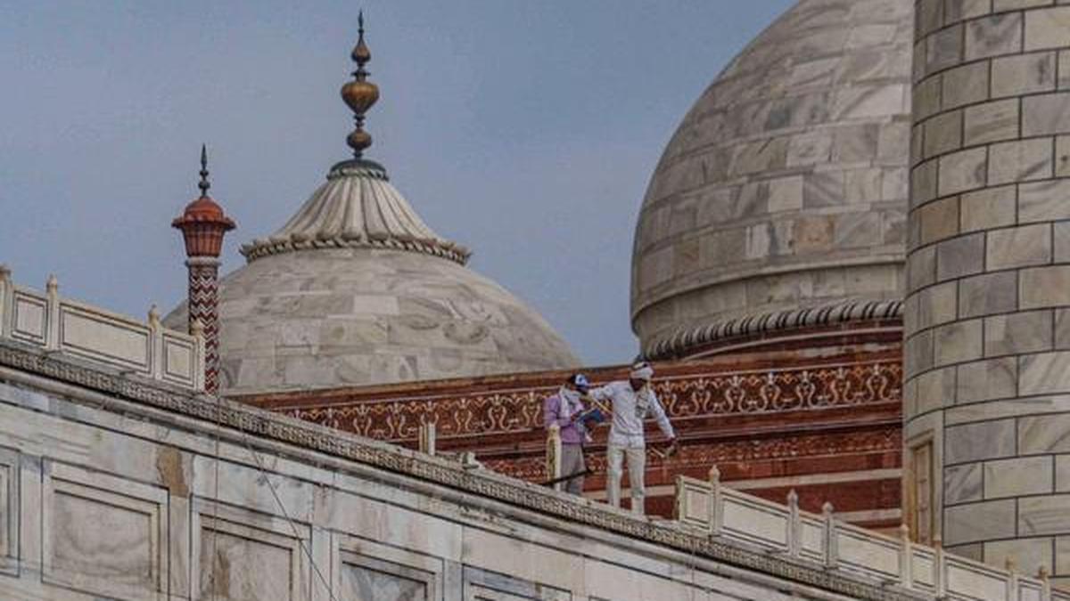 Railing of Taj Mahal’s main mausoleum damaged in thunderstorm - The Hindu