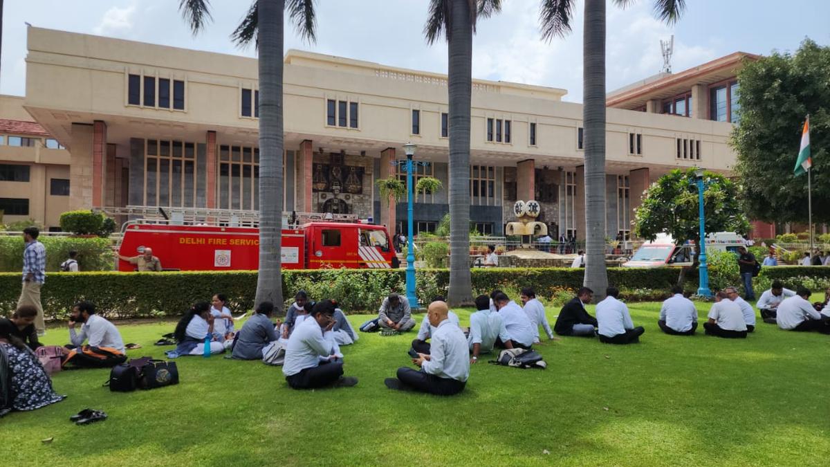 Bomb hoax emails disrupt proceedings at Delhi and Bombay High Courts on ...