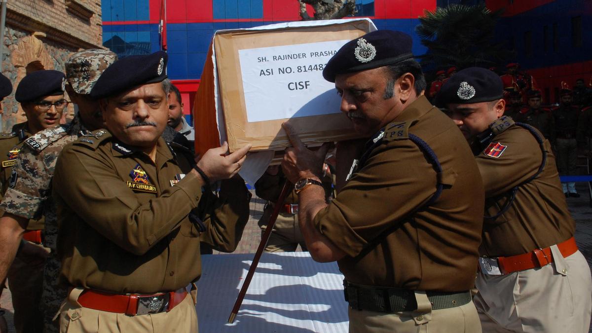 Militants kill CISF officer in Srinagar - The Hindu