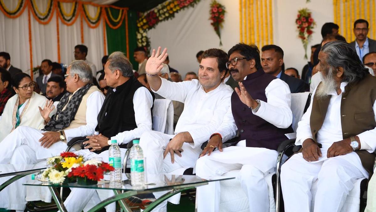 Hemant Soren takes oath as 11th Chief Minister of Jharkhand - The Hindu