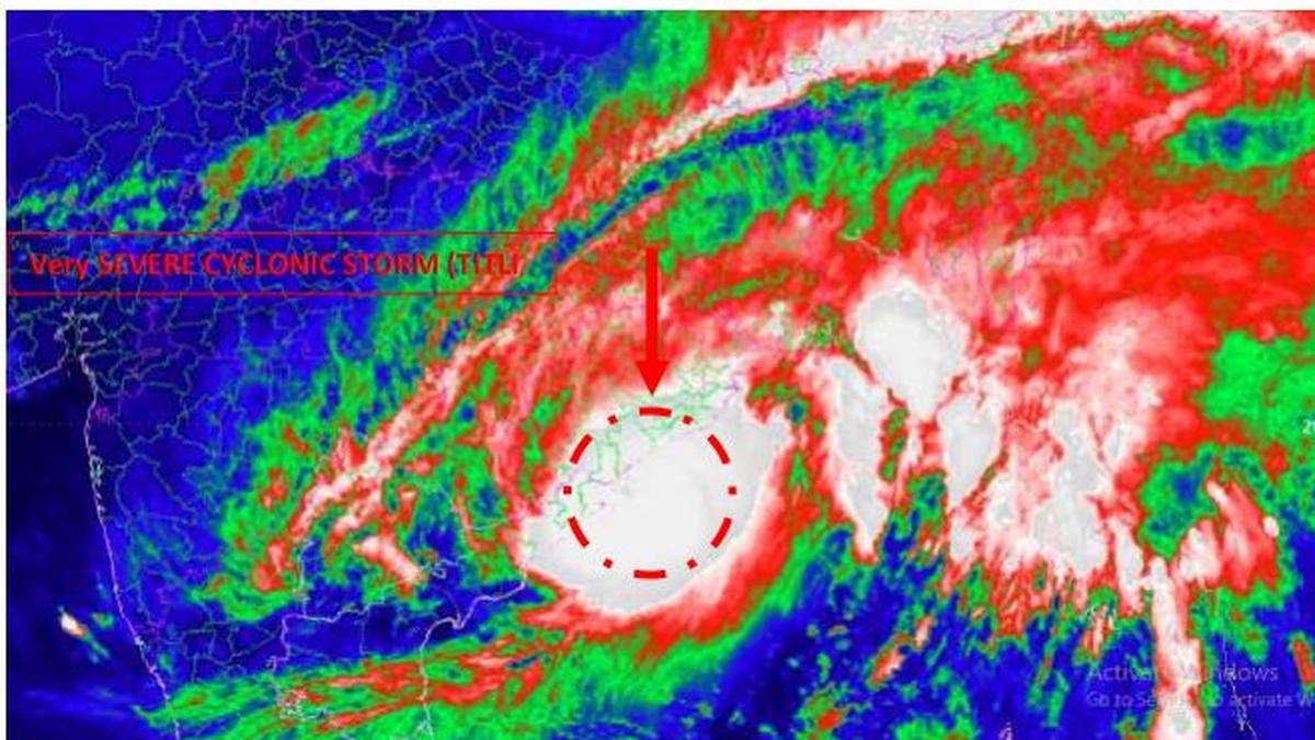 Cyclone Titli hit Srikakulam Coast, Andhra Pradesh - The Hindu