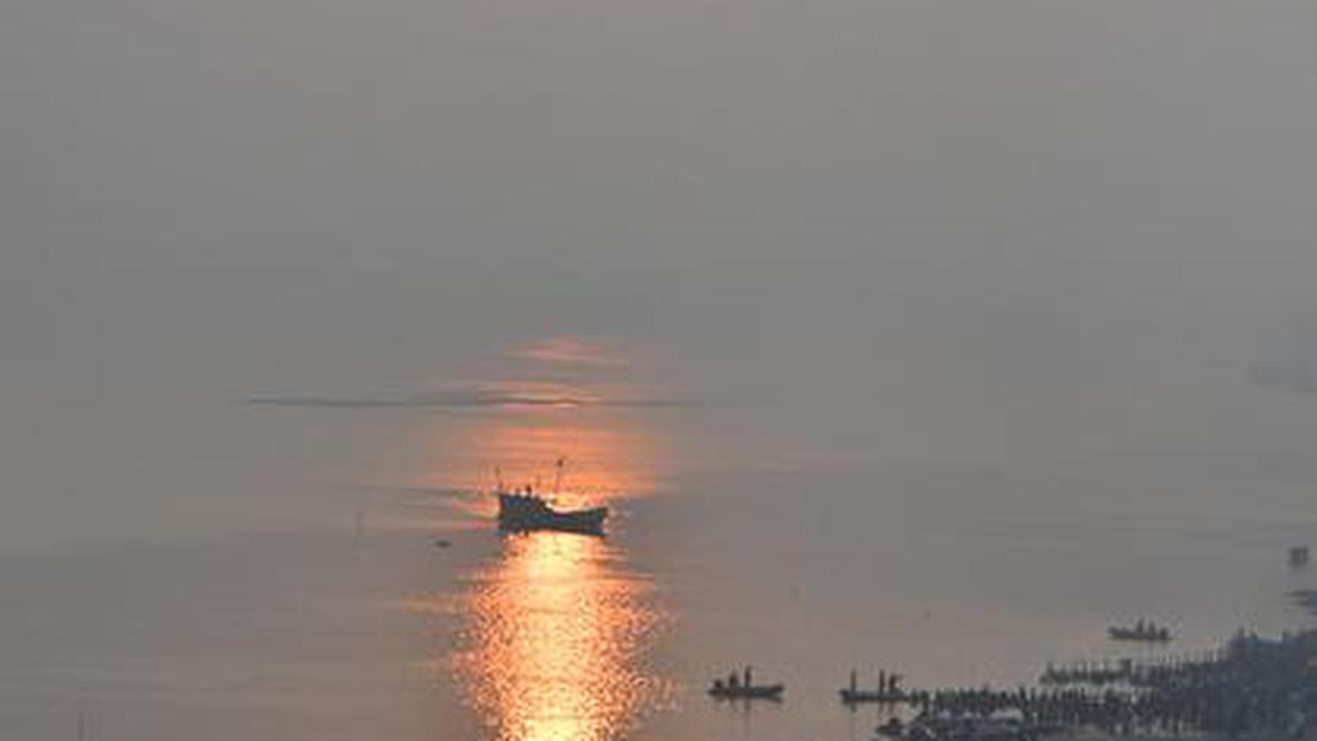 Bodies of suspected COVID victims spotted in Ganga - The Hindu