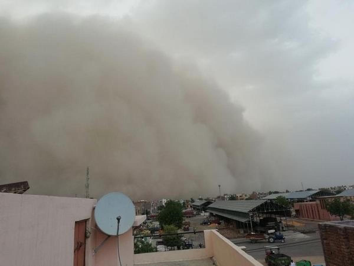 Whirlwind from border fans dust storm in Rajasthan - The Hindu