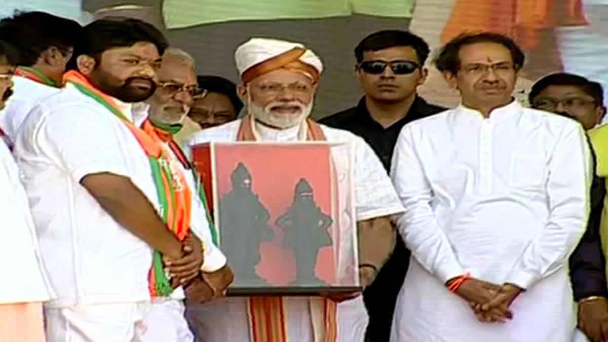 I-T raids have exposed the real chor, Narendra Modi tells in ...