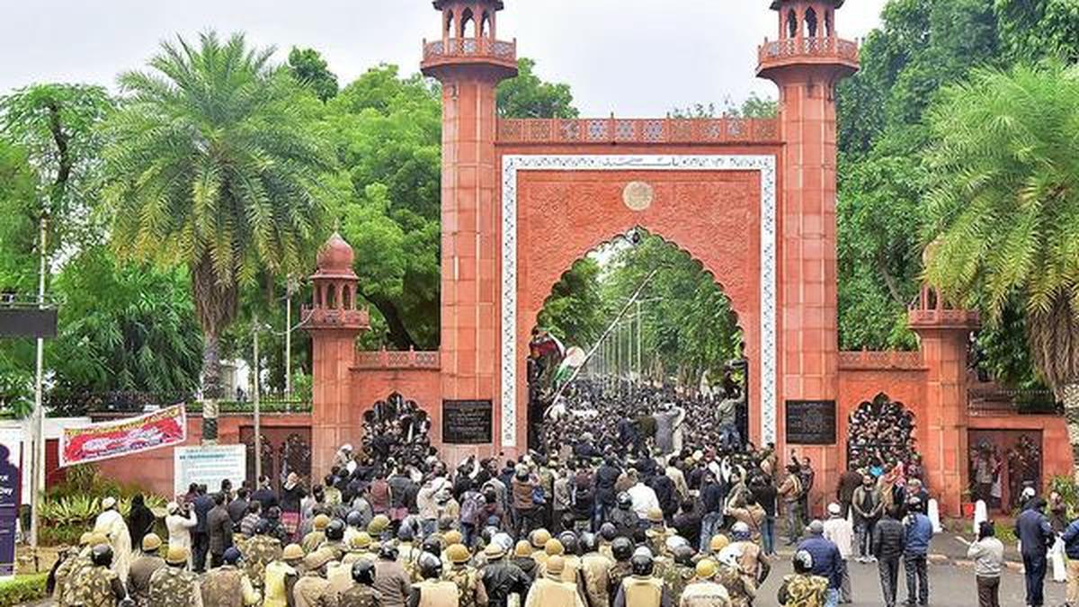 AMU students to continue peaceful stir - The Hindu