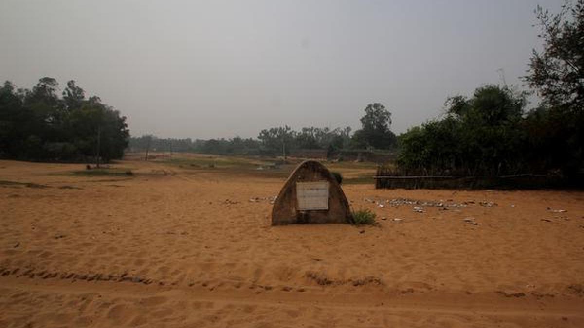 Attempt to arrest anti-displacement Odisha activist in early hours ...